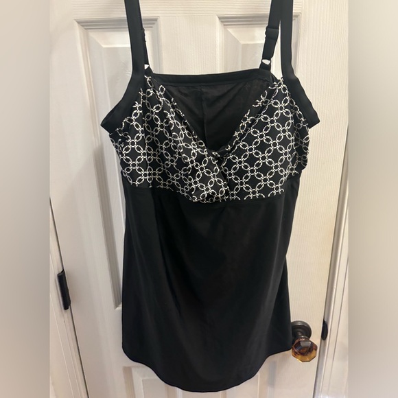 Delta Burke | Swim | 8w Delta Burke Black And White One Piece Swimsuit ...